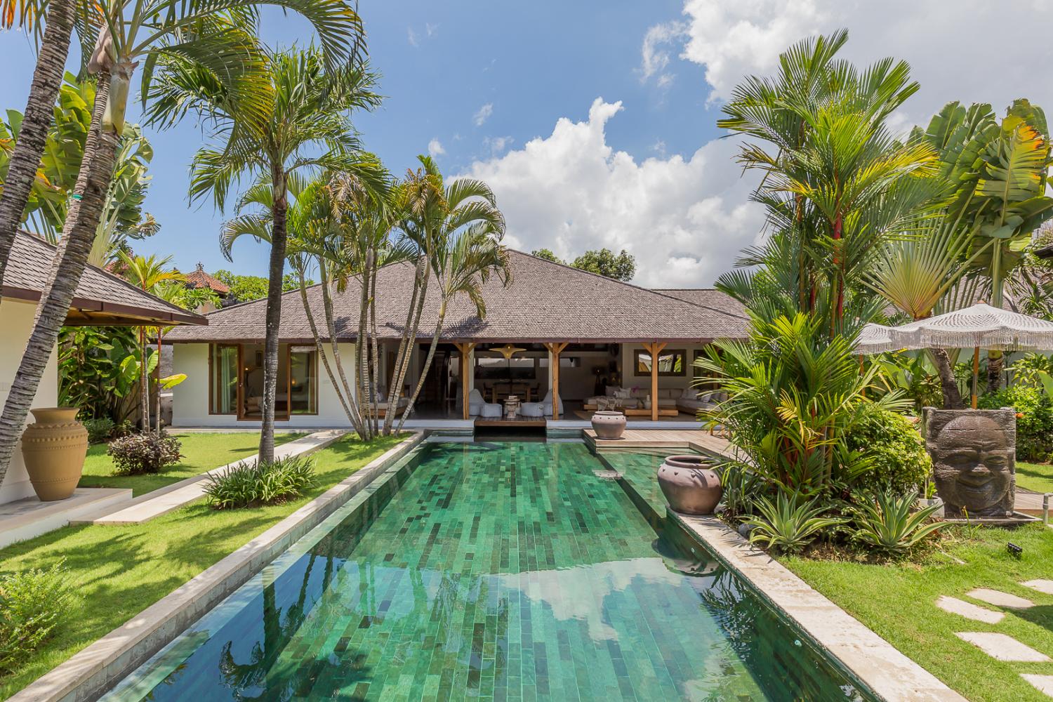 GoVillaBali : Rent villa Jinjah Pop in central Seminyak Bali