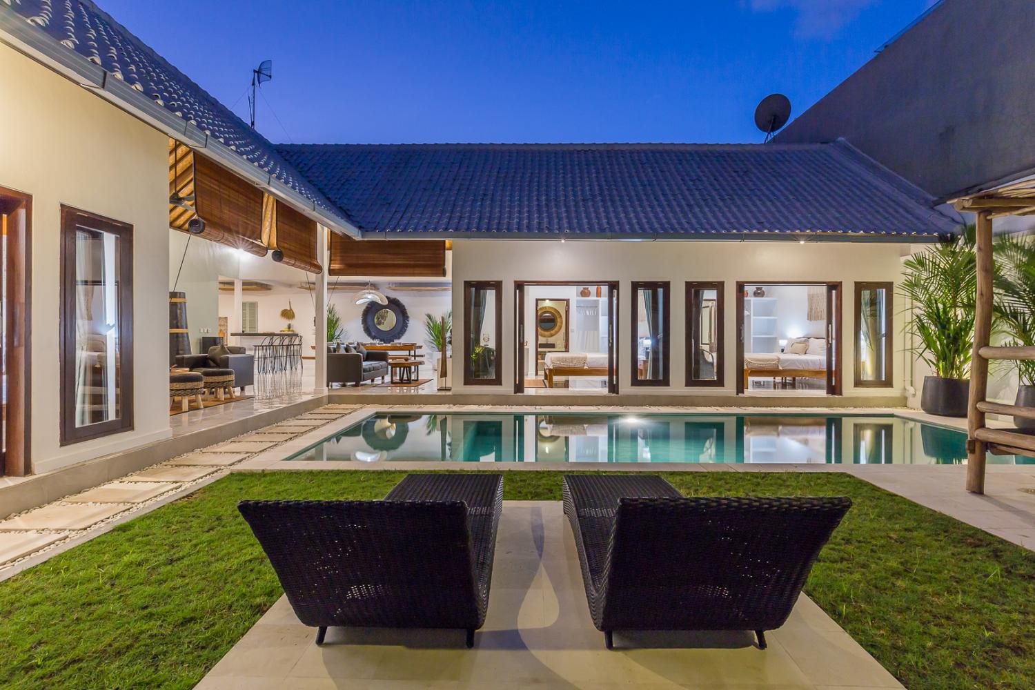 GoVillaBali : Rent villa Jinjah Pop in central Seminyak Bali